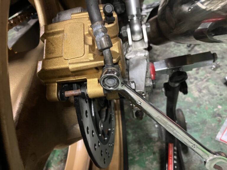 【NC42】CB400SF Revo 復活計画⑤ チェーン・スプロケ・リアサス交換 | 迷子のしろのモトジムカーナ奮闘記